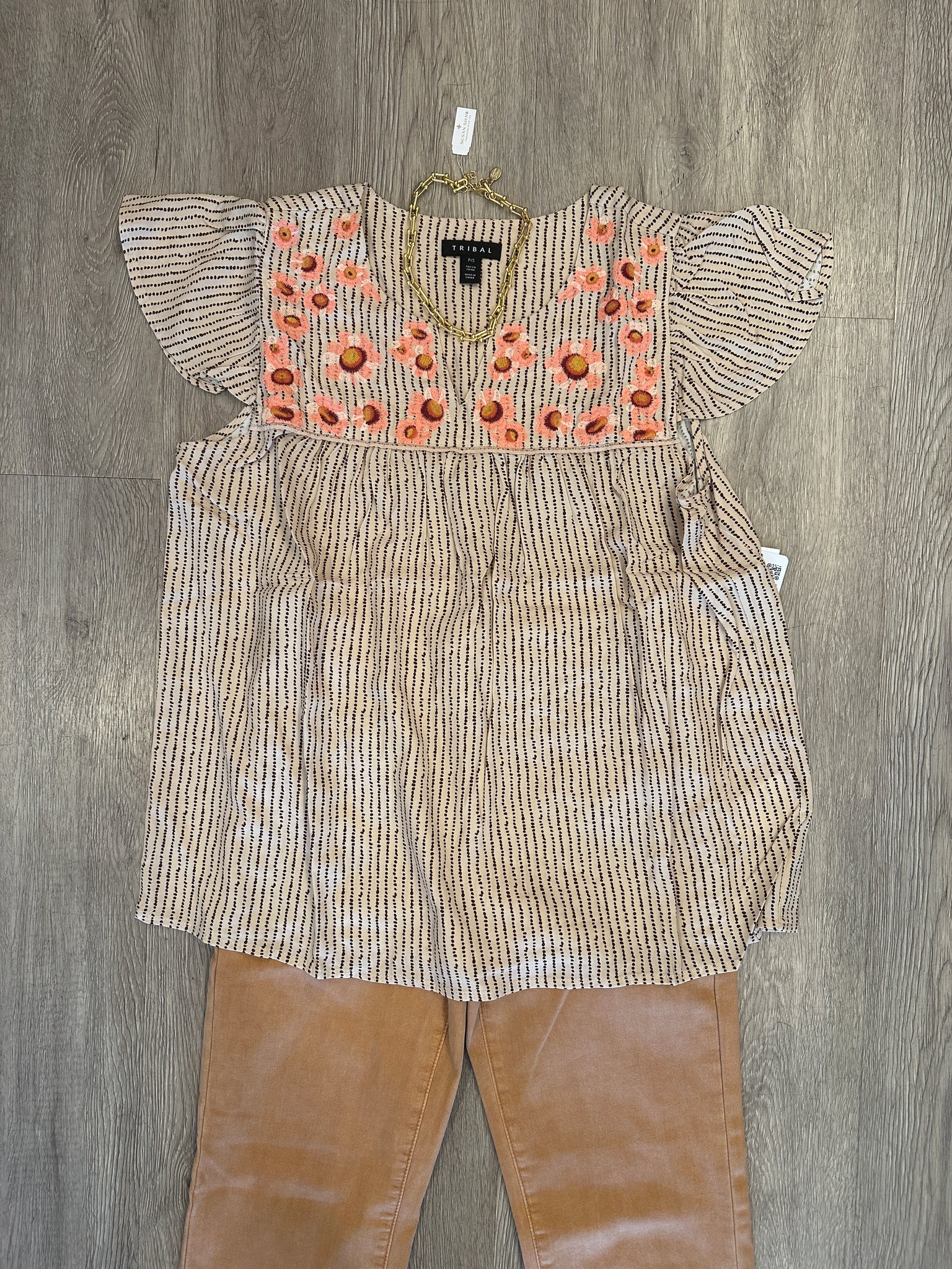 FLUTTER SLV BLOUSE W/ EMBROIDERY – Simply Chic Monogram Boutique Rockingham